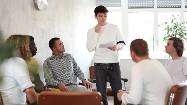 Male Personal Assistant Bilder – Durchsuchen 11,118 Archivfotos ...