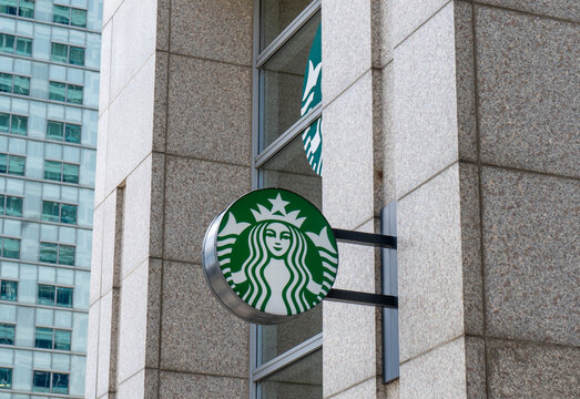 Starbucks Design Mockup Images – Browse 85 Stock Photos, Vectors, and ...