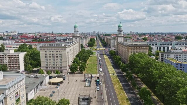 "Karl Marx Allee" Imagens – Procure 154 fotos, vetores e vídeos | Adobe ...