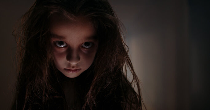 Creepily-Bilder: Stock-Fotos & -Videos. | Adobe Stock