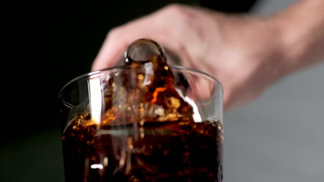 Coke Bottle"」の写真素材 | 692件の無料イラスト画像 | Adobe Stock