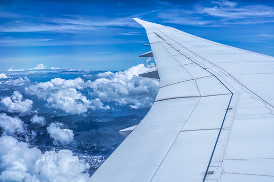 「Plane Cruising」の写真素材 | 47,391件の無料イラスト画像 | Adobe Stock