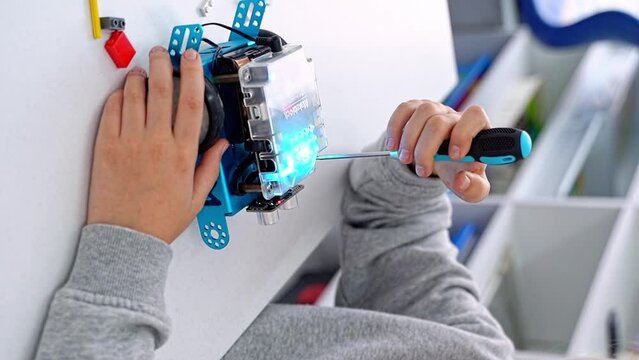 Mbot-Bilder: Stock-Fotos & -Videos. | Adobe Stock