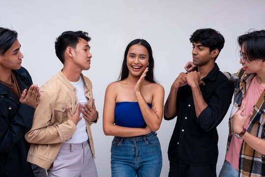 รูปภาพVying – เลือกดูภาพถ่ายสต็อก เวกเตอร์ และวิดีโอ199,680 | Adobe Stock