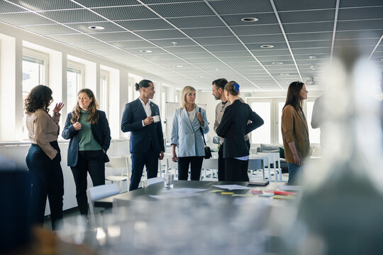 "Confer - Images et vidéos libres de droits | Adobe Stock