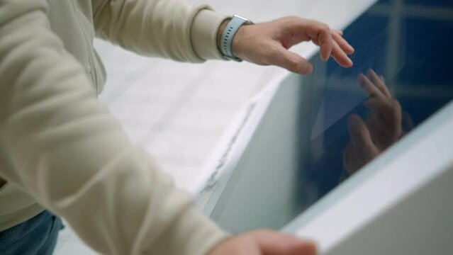 Touch Screen Store Images – Browse 154,686 Stock Photos, Vectors, and ...