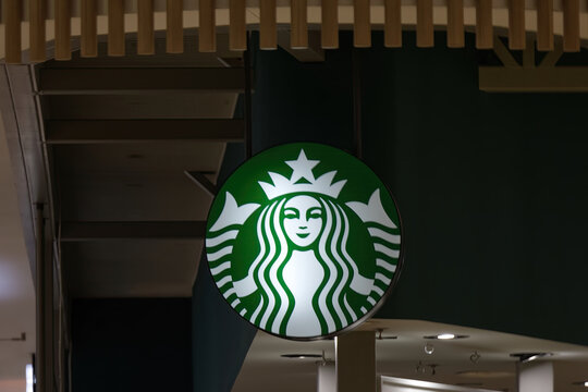 Starbucks Design Mockup Images – Browse 85 Stock Photos, Vectors, and ...