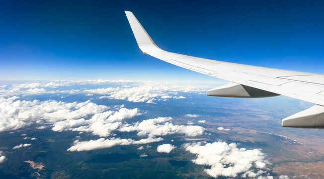 Airplane From Below Images – Browse 3,365 Stock Photos, Vectors, and ...