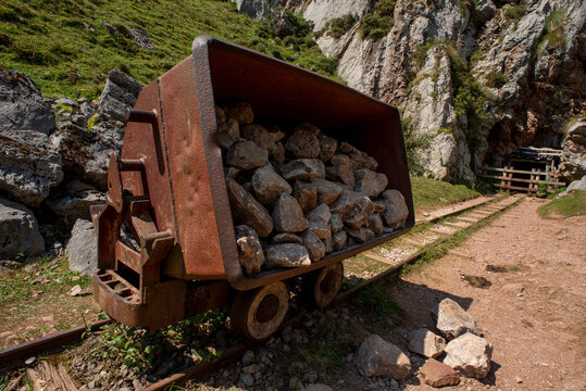"Mine Truck" Images – Browse 387 Stock Photos, Vectors, and Video ...