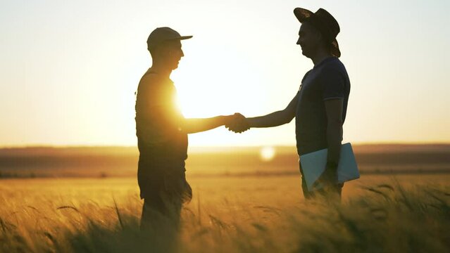 Handshake Farm Images – Browse 7,634 Stock Photos, Vectors, and Video ...