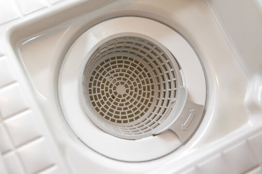 Abwasserdeckel-Bilder: Stock-Fotos & -Videos. | Adobe Stock