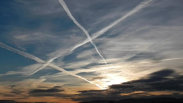 "Condensation Trails" Images – Parcourir 33,584 le catalogue de photos ...