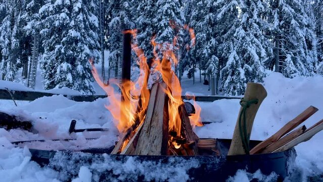 Campfire In Snow Images – Browse 13,673 Stock Photos, Vectors, and ...