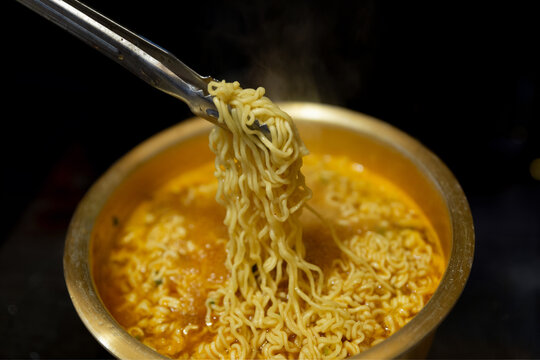 Ramyon Bilder – Durchsuchen 3,106 Archivfotos, Vektorgrafiken und ...