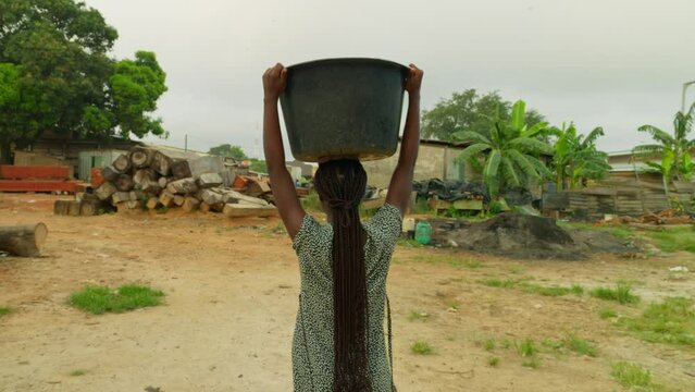"Fetching Water" - Images et vidéos libres de droits | Adobe Stock