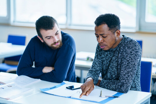 Explaining To A Friend Images – Browse 21,732 Stock Photos, Vectors ...