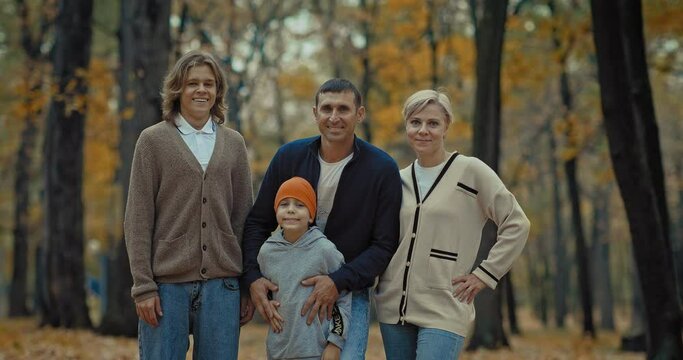 Imágenes de "Foster Family": descubre bancos de fotos, ilustraciones ...