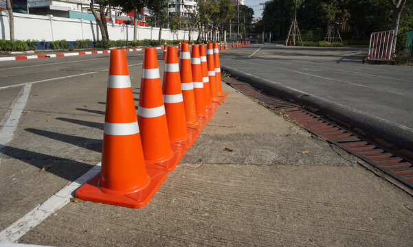 "Highway Cones" Images – Browse 108 Stock Photos, Vectors, and Video ...