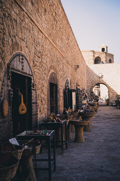 立ち並ぶ Images – Browse 852 Stock Photos, Vectors, and Video | Adobe Stock