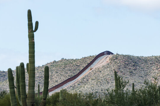 "Us Mexico Border" Images – Browse 1,952 Stock Photos, Vectors, and ...