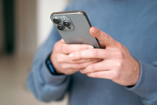 Man Holding Iphone Images – Browse 10,612 Stock Photos, Vectors, and ...