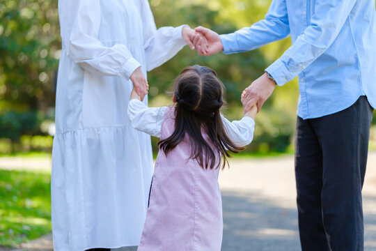 親子 後ろ姿 Images – Browse 2,387 Stock Photos, Vectors, and Video | Adobe Stock