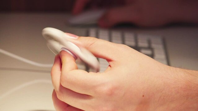 "Fidget Spinner" Images – Browse 10,865 Stock Photos, Vectors, and ...