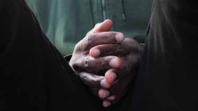 Clenched Hands"」の写真素材 | 1,646件の無料イラスト画像 | Adobe Stock