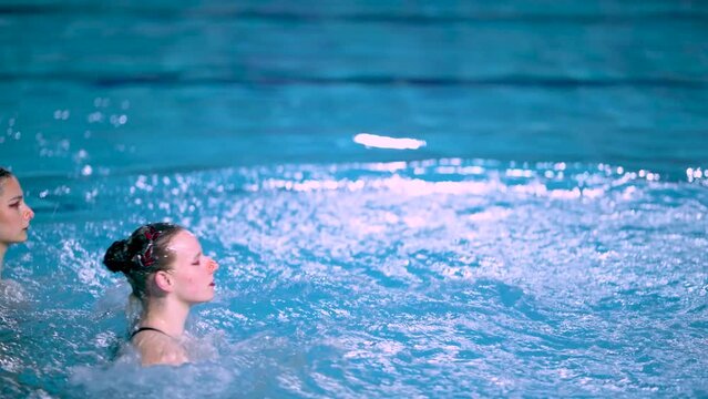 "Synchronized Swimming"-Bilder: Stock-Fotos & -Videos. | Adobe Stock