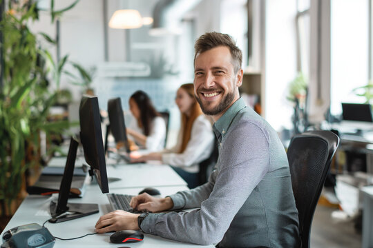 "Working On Computer" Imagens – Procure 6,232 fotos, vetores e vídeos ...