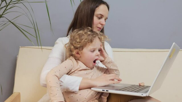 Nursling Imagens – Procure 3,853 fotos, vetores e vídeos | Adobe Stock
