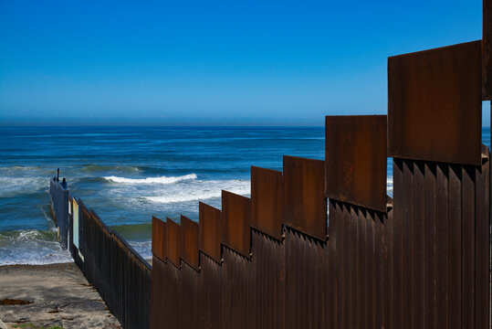 "Us Mexico Border" Images – Browse 1,952 Stock Photos, Vectors, and ...