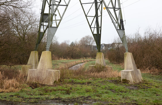 "Electricity Pylon" Images – Browse 72,993 Stock Photos, Vectors, and ...