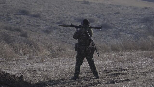 「Rpg-7」の写真素材 | 217件の無料イラスト画像 | Adobe Stock