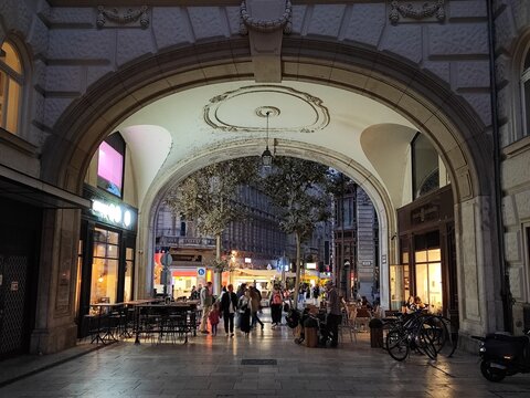 รูปภาพ"Terme – เลือกดูภาพถ่ายสต็อก เวกเตอร์ และวิดีโอ10,823 | Adobe Stock