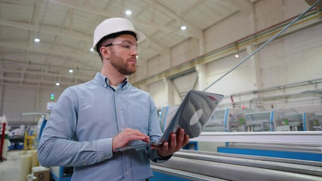"Chief Engineer" - Images et vidéos libres de droits | Adobe Stock
