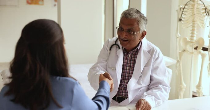 Doctor Patient Handshake Images – Browse 16,488 Stock Photos, Vectors ...