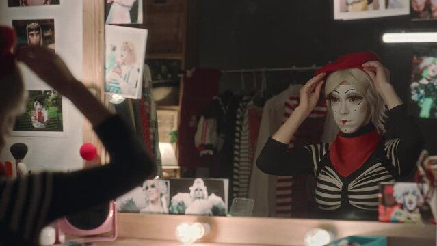 "Mime Artist" Images – Browse 32,362 Stock Photos, Vectors, and Video ...