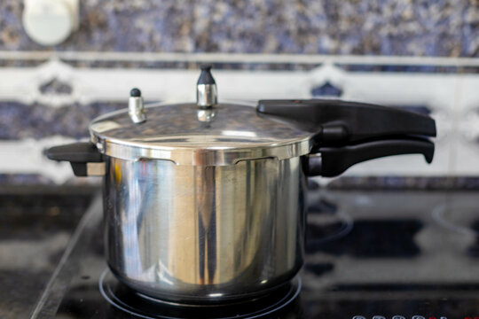 "Pressure Cooker" Images – Browse 5,382 Stock Photos, Vectors, and ...