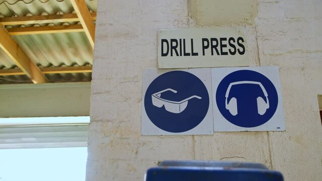 "Drill Press" - Images et vidéos libres de droits | Adobe Stock