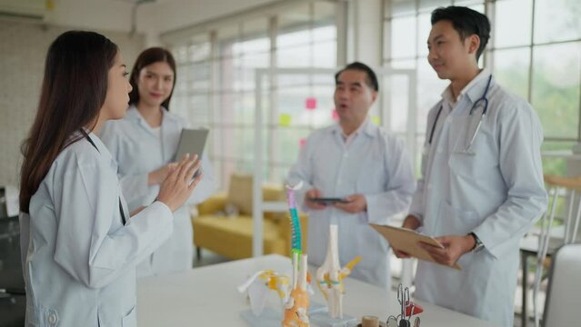 Skeletons Talking Images – Browse 4,570 Stock Photos, Vectors, and ...