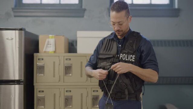 Imágenes de "Suit Up": descubre bancos de fotos, ilustraciones ...