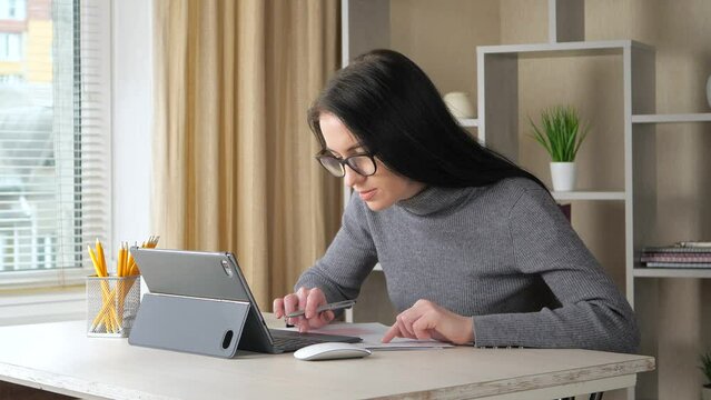 รูปภาพCompiler – เลือกดูภาพถ่ายสต็อก เวกเตอร์ และวิดีโอ9,671 | Adobe Stock