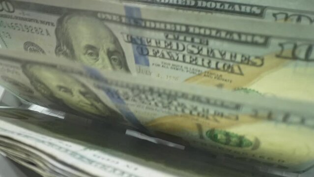 Imágenes de "Counting Dollars": descubre bancos de fotos, ilustraciones ...