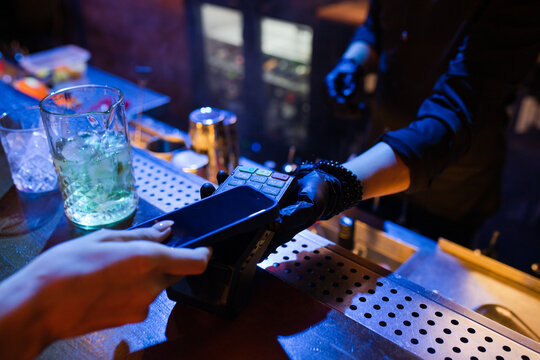 Bar Transaction Images – HD & 4K Photos Free to Download | PikWizard