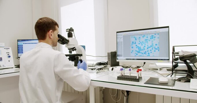 Doctor Using Microscope Images – Browse 23,310 Stock Photos, Vectors ...