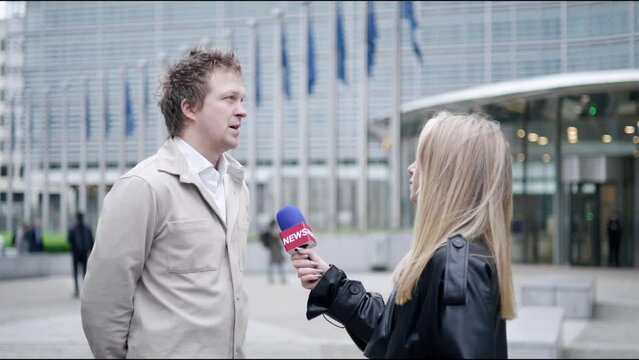 รูปภาพ"Journalism – เลือกดูภาพถ่ายสต็อก เวกเตอร์ และวิดีโอ270,830 ...