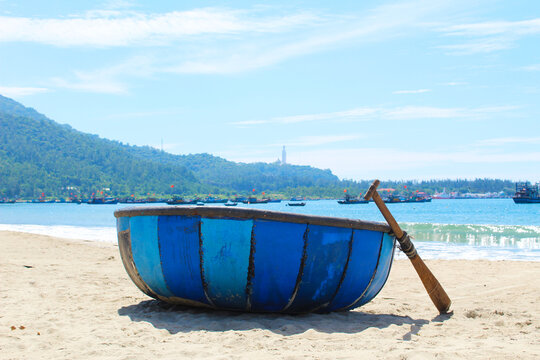 "Traditional Boat" Images – Browse 3,453 Stock Photos, Vectors, and ...