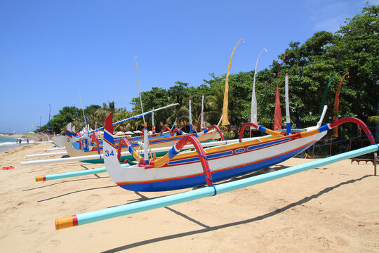 "Outrigger Canoe" Images – Browse 1,428 Stock Photos, Vectors, and ...