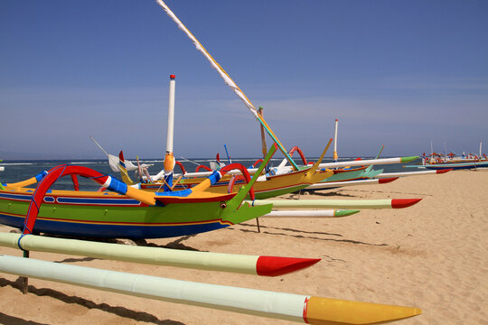 "Outrigger Canoe" Images – Browse 1,428 Stock Photos, Vectors, and ...